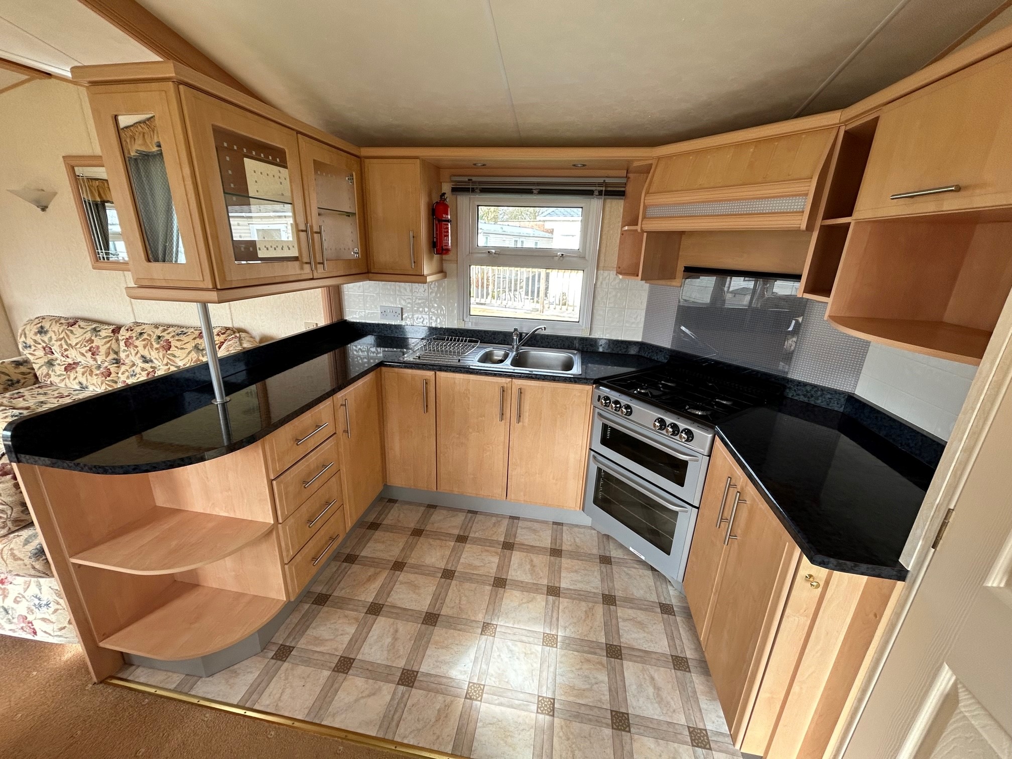 PRE-OWNED 2002 WILLERBY ASPEN | Flower of May